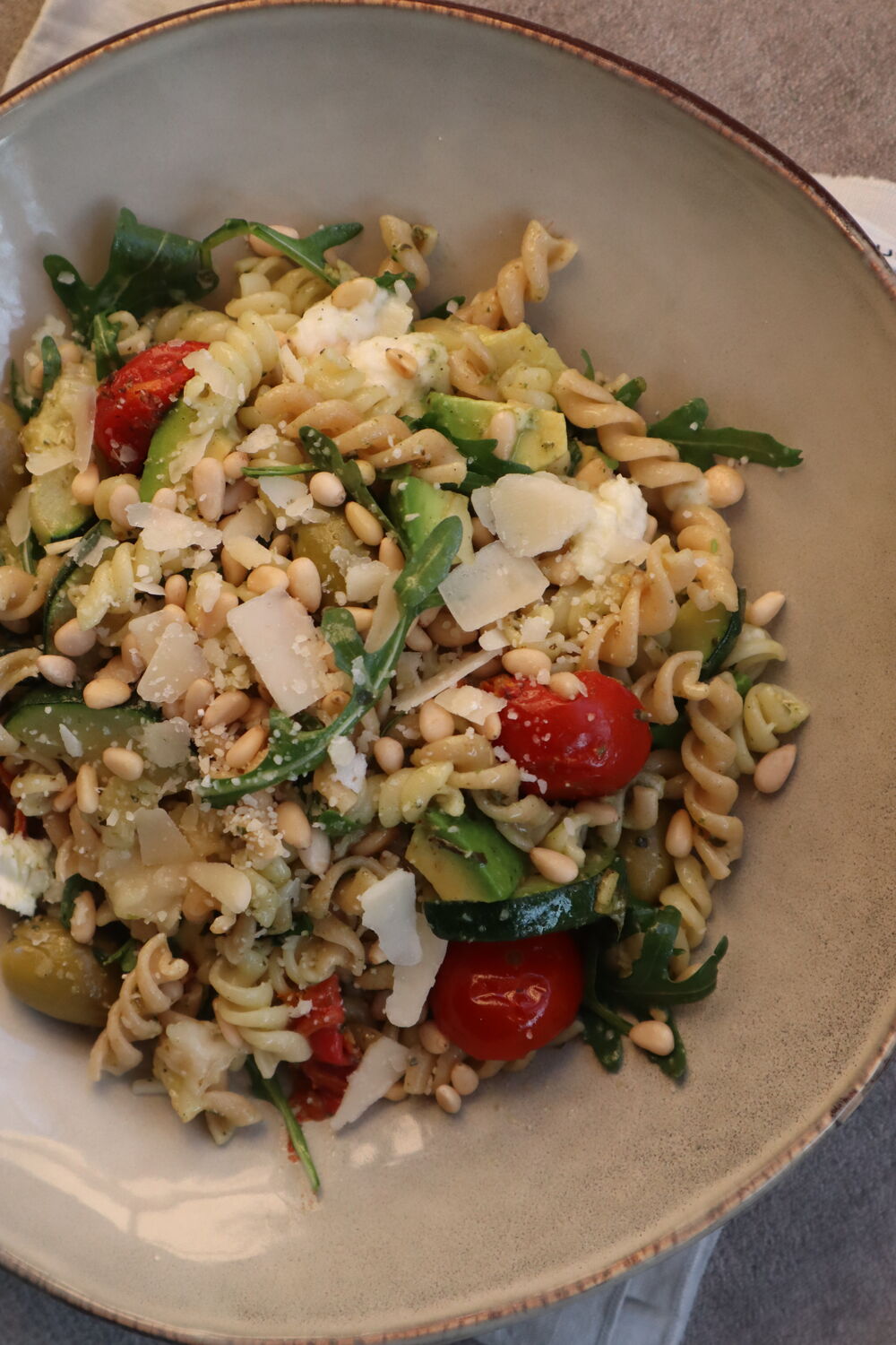 Pastasalade met pesto