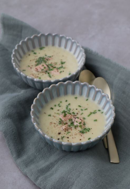 Romige soep met prei en zalm